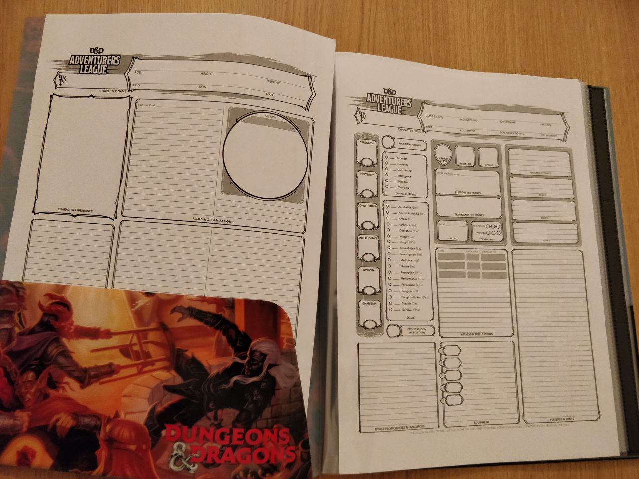 Ultra PRO Character Folio Dungeons & Dragons - Come portare le proprie ...